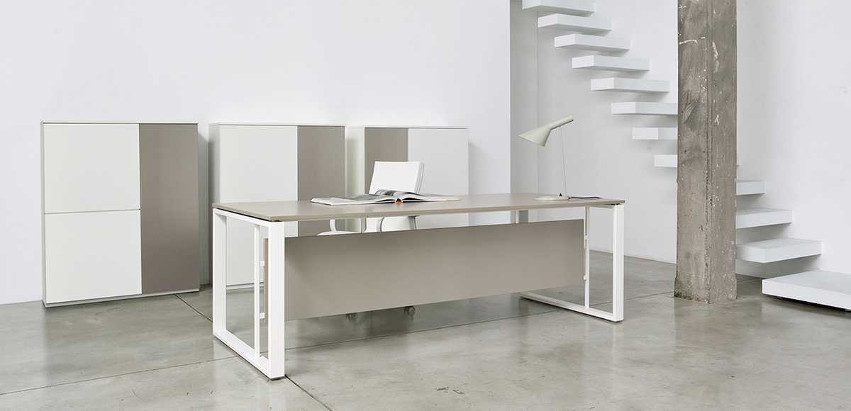 Modern Italian glass executive desk Velvet by Frezza